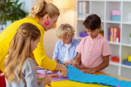 How to Set Up and Manage Parent Volunteers in Your Classroom - Around ...